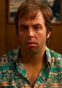 Angus Sampson biografia