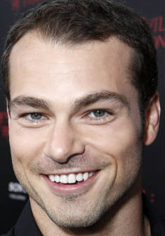 Shawn Roberts biografia