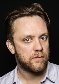 Sam Troughton biografia