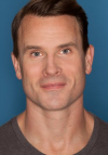 Gabriel Hogan biografia