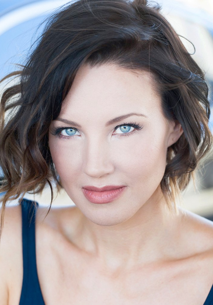 Brianne Davis biografia