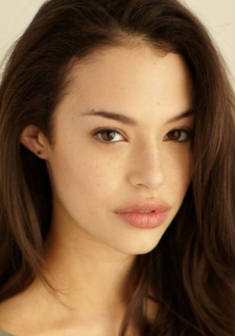 Chloe Bridges biografia