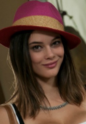 Neva Leoni biografia