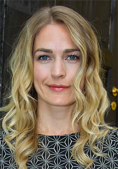 Laura Bach biografia