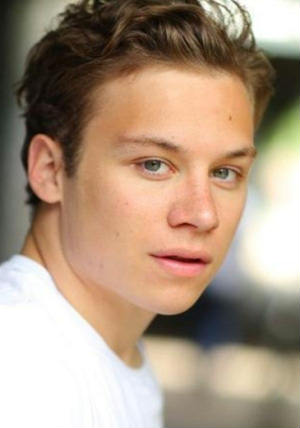 Finn Cole biografia