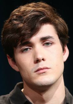 Jonah Hauer-King biografia