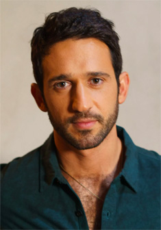 Darius Homayoun biografia