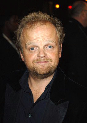 Toby Jones biografia