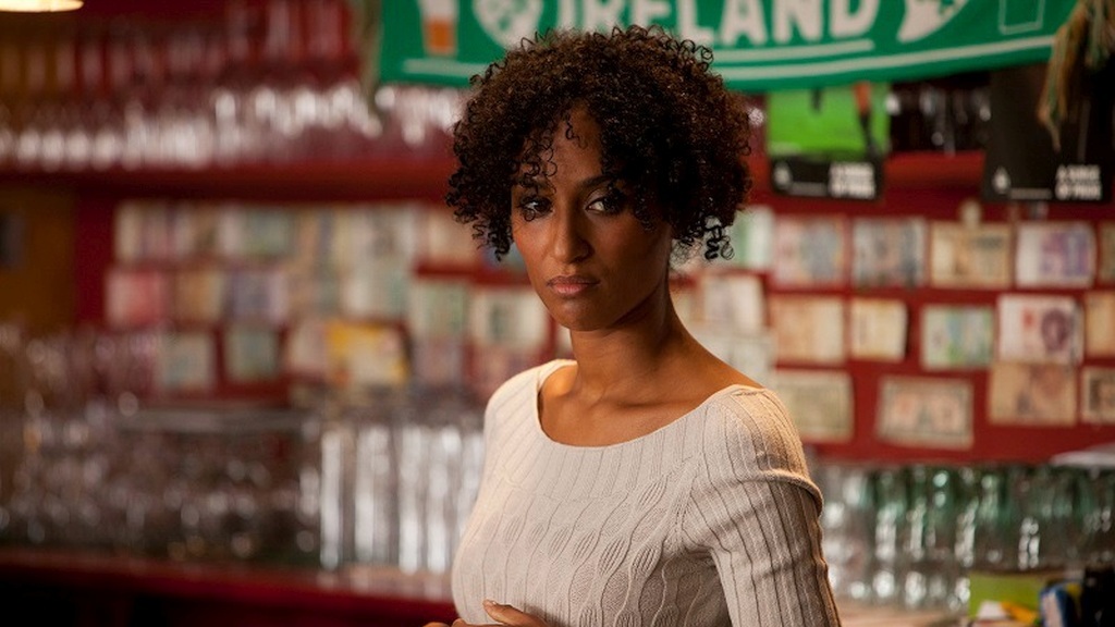 Esther Elisha biografia