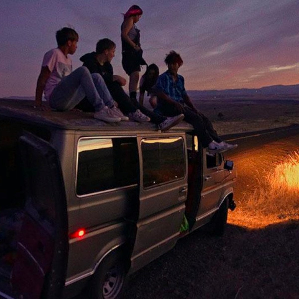 Gasoline Rainbow - Film (2023)