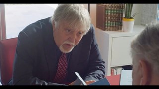 Due Famiglie, un Funerale, Il Trailer Ufficiale del Film con Maurizio ...